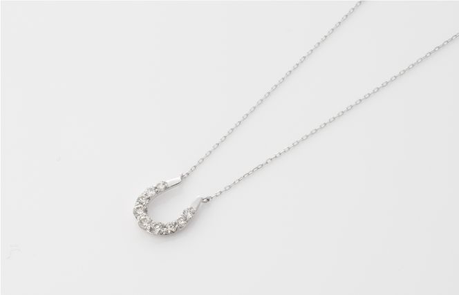 J010-2 アルカンシェル K18WG ダイヤ馬蹄ペンダント（計 0.2ct）【鑑別書付き ジュエリー プレゼント ギフト ファッション アクセサリー 贈り物 贈答 お祝い 記念日】（大阪府 ...