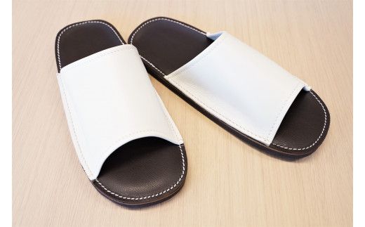 靴職人手作りの本革「スリッパ」 ホワイト×ダークブラウン （L・2L） ルームシューズ 部屋履き 雑貨 日用品 革 本革 高級 ギフト プレゼント 贈答 白 茶 災害 H066-040（愛知県 ...