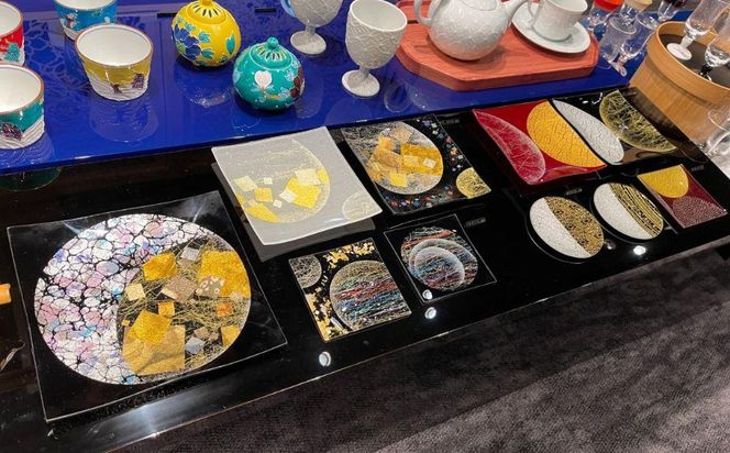 【金彩工芸山田】金彩友禅ガラスの器 和菓子皿 双子月（赤黒） 261009_B-QM02（京都府京都市） | ふるさと納税サイト「ふるさとプレミアム」